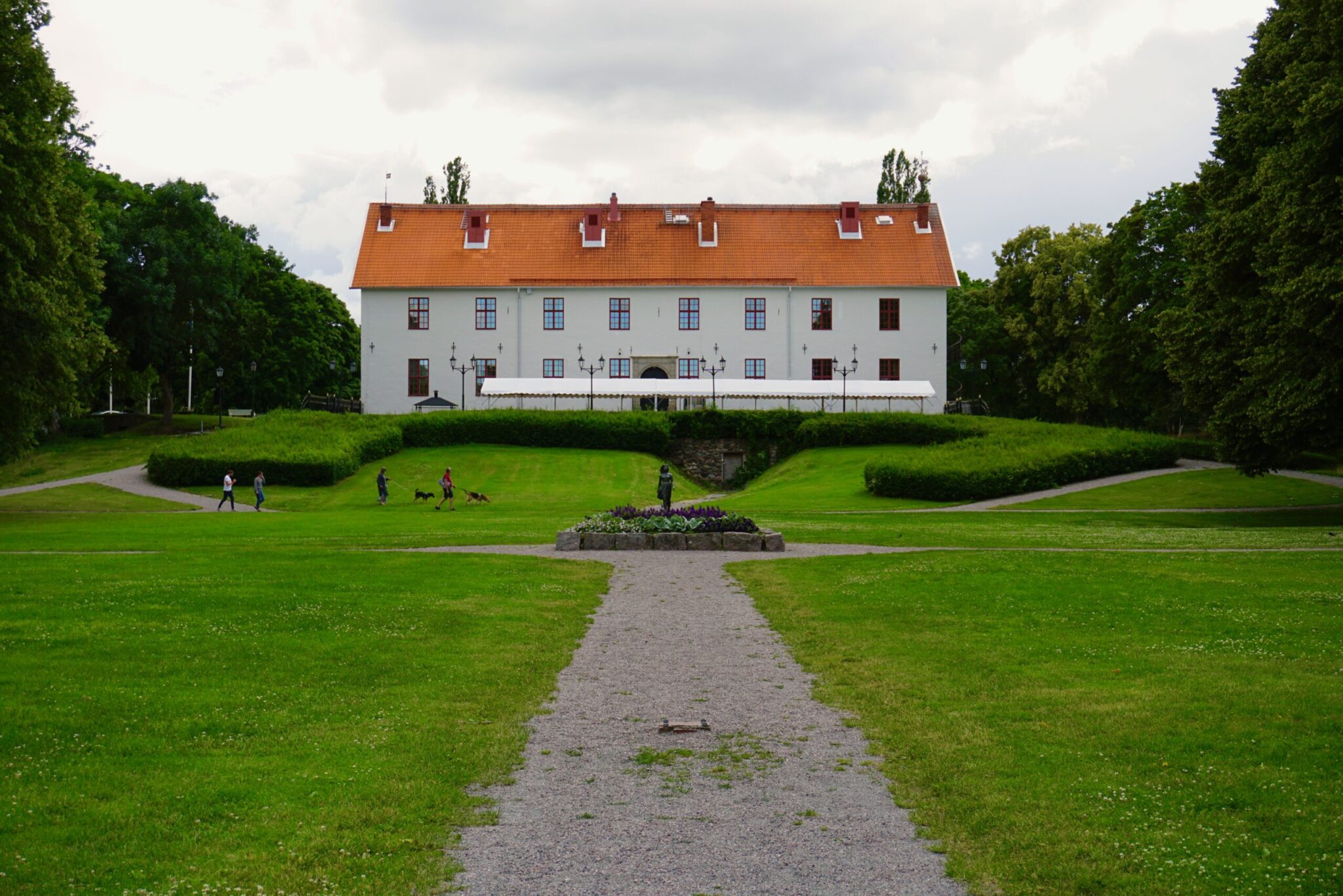 Enjoy a luxurious holiday at Sundbyholm Castle by the shore of Lake ...